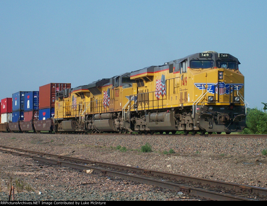 UP 7419 westbound UP intermodal train